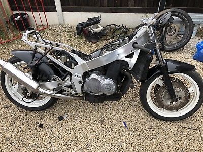 Suzuki Gsxr 400 Gk73a Spares Or Repair Rolling Chassis